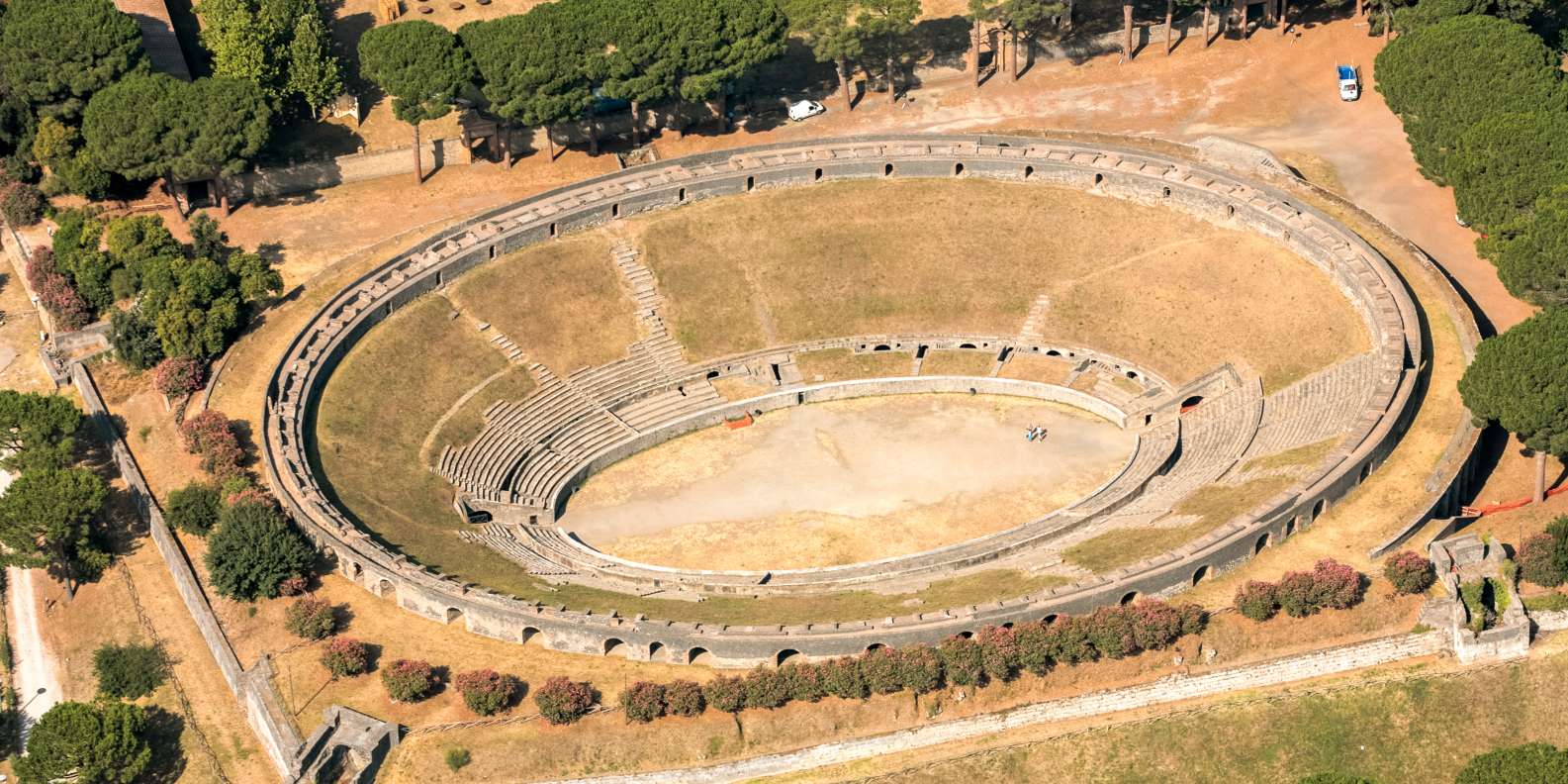 Descoperiti cel mai vechi amfiteatru din piatra din Roma, pastrat la ...